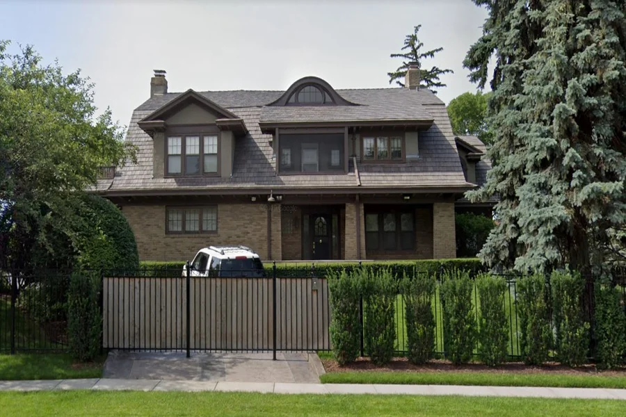 Step Inside Warren Buffett’s Home and What Makes It Truly Unique